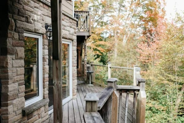 5 Bedroom Muskoka Lakeside Getaway - Ontario 60