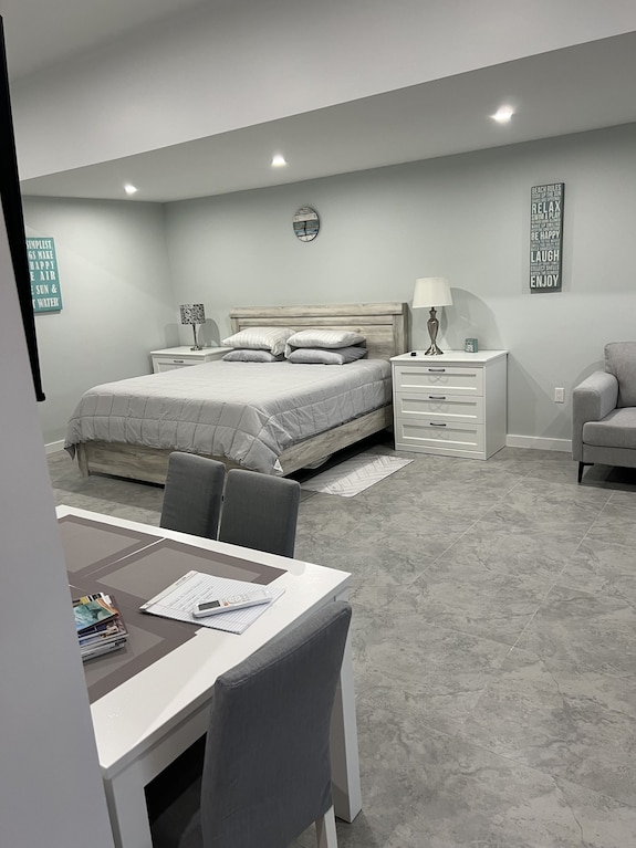 Large Studio With Ac - Steps To The Ocean - West Bay