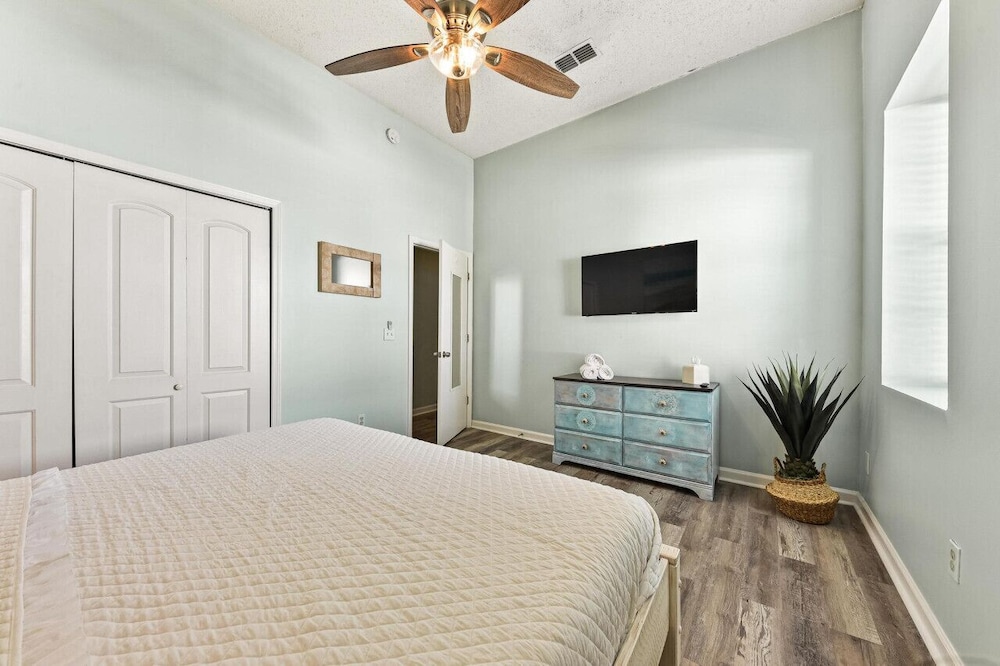 Pink Dolphin | 1 Blk To Beach | Close To Mayo - Jacksonville Beach, FL