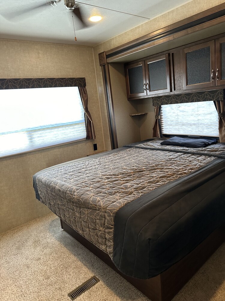 Cozy RV with 2 bedrooms and WiFi, AC in fabulous Palacios - Jackson ...