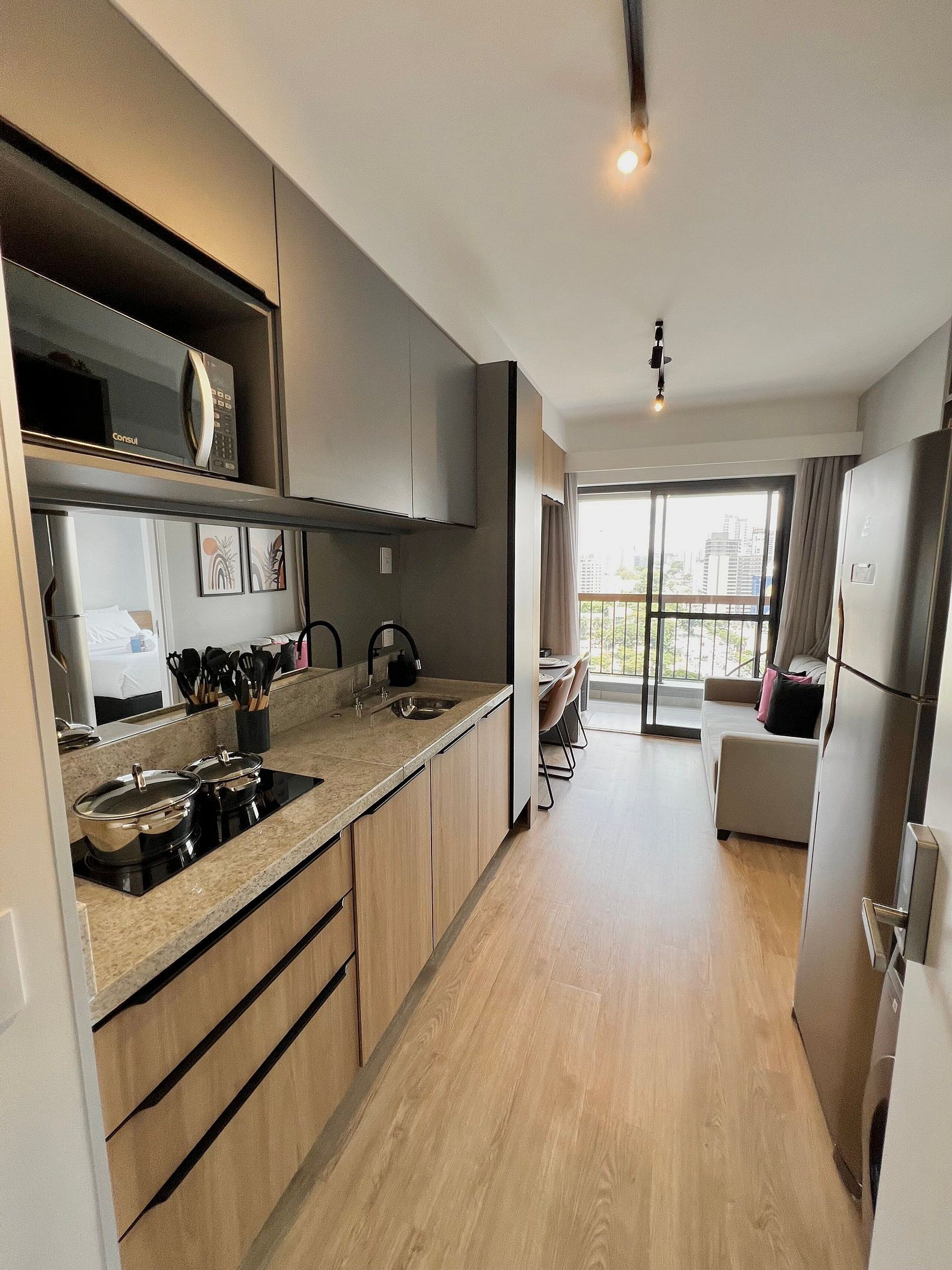 Quarto Duplo Comfort | Cozinha privada | Um frigorífico/congelador grande, um micro-ondas, uma placa de cozinha 