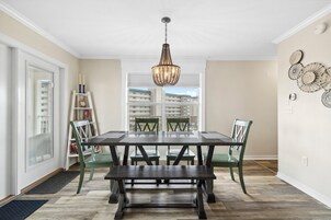 Apartamento em Condomínio Fechado, várias camas (Grand Caribbean East 417) | Restaurantes