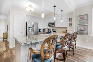 Condo, várias camas (Inn At Summerwind 701) | Cozinha privada | Fogão, torradeira, toalhas de papel