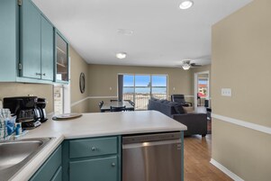Apartamento em Condomínio Fechado, várias camas (Sunset Harbor Villas 431) | Interior
