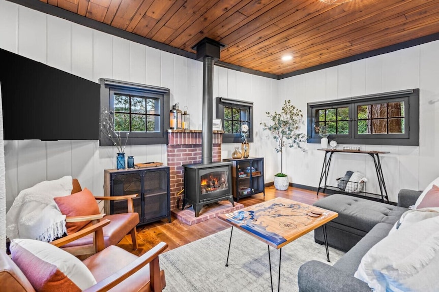 Bayview Cottage - Romantic Getaway W/ Beach Access - Bainbridge Island, WA