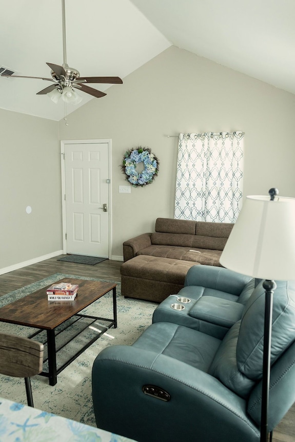 A Wonderful Beach Cottage One Block From The Water.... - Biloxi, MS