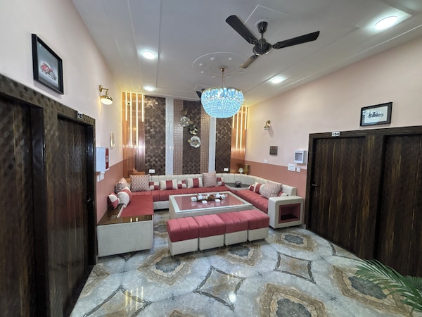 The Orchid Retreat Agra - Stay Near Taj Mahal - Agra