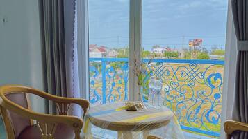 Quarto Duplo Deluxe, varanda | Secretária, Wi-fi grátis, roupa de cama fornecida