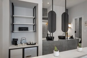 Quarto casal luxo, 1 cama Queen, vista para a cidade | Roupas de cama antialérgicas, camas com colchões pillow-top