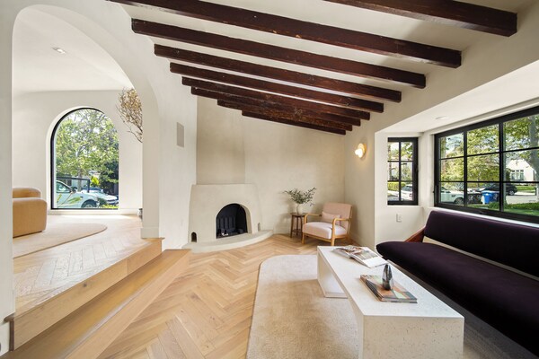 Bella Villa - Spanish Contemporary Villa Where Comfort Meets Luxury - Hollywood, CA