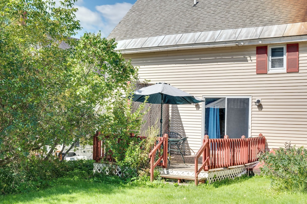 Cozy New Hampshire Retreat W/ Fire Pit & Porch! - Coleman State Park, Stewartstown