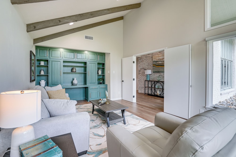 Peaceful Longview Home W/ Pond, 6 Mi To Downtown! - Longview, TX