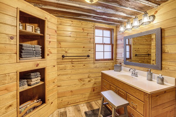Cropwell Cabin W/ Fire Pit, Near Logan Martin Lake - Splash Pad, Pell City