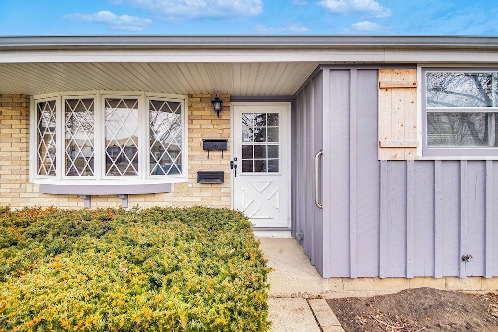 Milwaukee Home W/ Fire Pit ~ 8 Mi To Lake Michigan - Milwaukee, WI