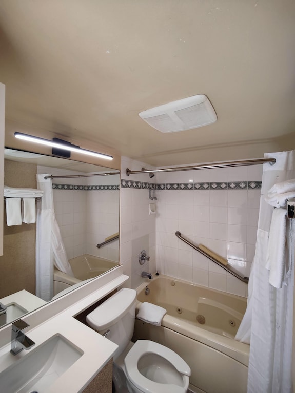 Penthouse Apartment W/ Patio, Harbour & City View - Vancouver