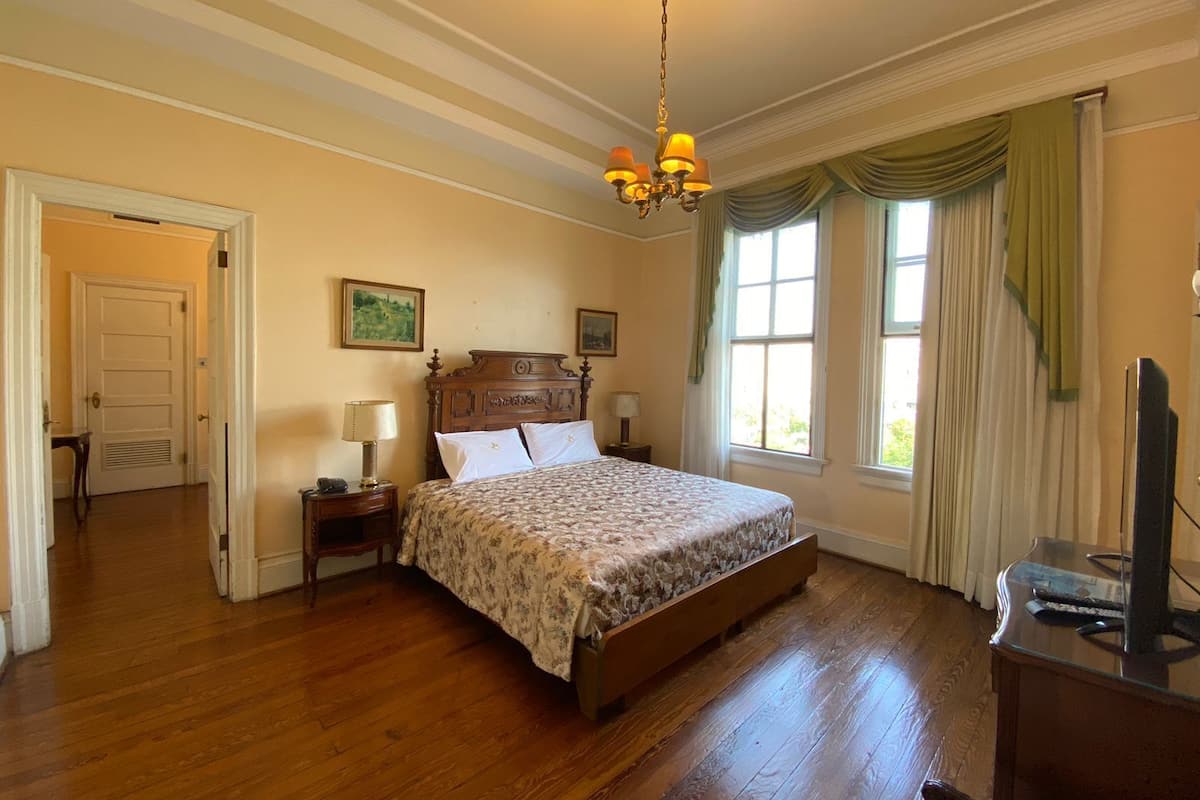Suite Deluxe, 1 cama king-size | 1 quarto, com decoração personalizada, com mobília individualizada