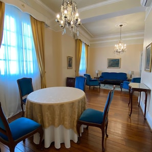 Suite Deluxe, 1 cama king-size | Sala de jantar