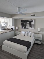 Quarto Económico, vista para o porto | Cortinas/cortinados opacos, ferro/tábua de engomar, Wi-fi grátis