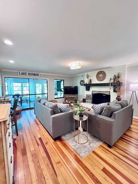 Serene Lake Norman Escape-sleeps 8, Pet-friendly, Private Dock, Kayaks,& Firepit - Lake Norman, NC