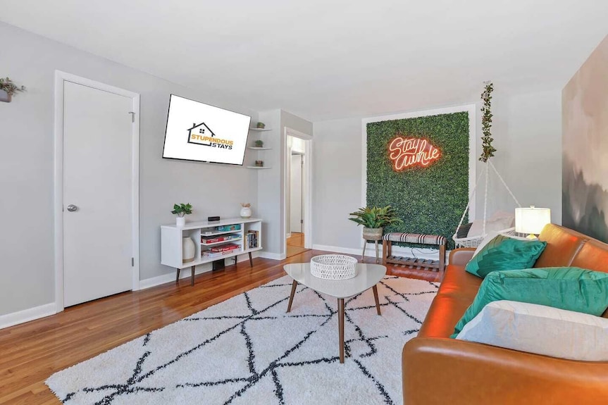 Comfy King Bed | Family Items | Games | Dogs Ok - 콜럼버스