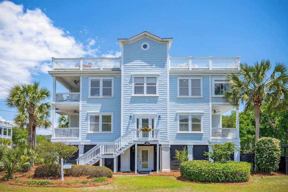 3800 Cameron Boulevard Avantstay Pool, Ocean Views, Deck - Mount Pleasant, SC