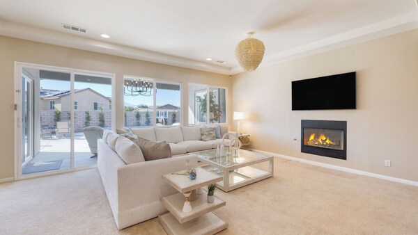 Gated Terra Lago Escape With Private Pool, Hot Tub, Outdoor Kitchen And Lounge - Joshua Tree National Park