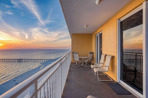 Sunscape By Avantstay Beachfront, Sweeping Views - Panama City Beach, FL