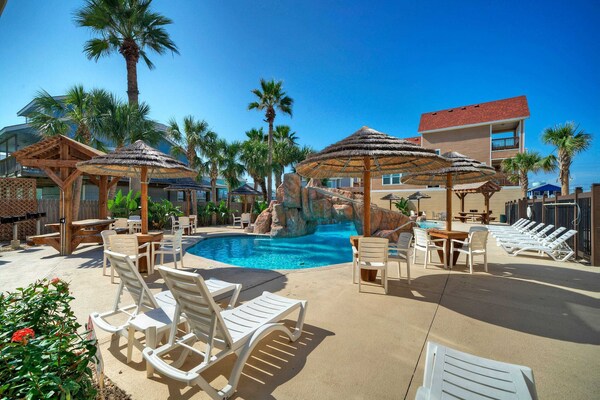 Private Yard, Cornhole, Resort Pool Oasis W/ Slide Down The Shore By Avantstay - Corpus Christi, TX
