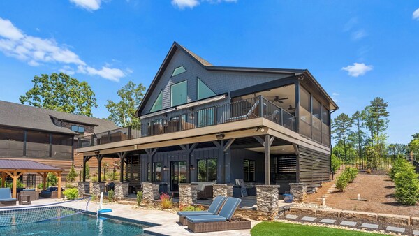 Blue Heron By Avantstay Lakefront, Dock, Pool, Theater Sleeps 22 - Denver, NC