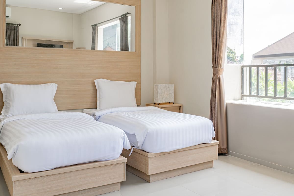 Suite Clássica, 2 camas individuais | 1 quarto, secretária, Wi-fi grátis, roupa de cama fornecida