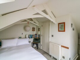 2 quartos, com decoração personalizada, com mobília individualizada