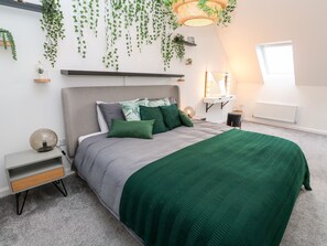 3 quartos, individualmente decorados, individualmente mobiliados