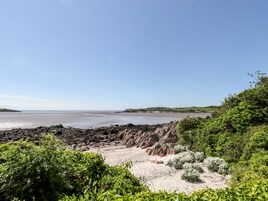 3 quartos, com decoração personalizada, com mobília individualizada 