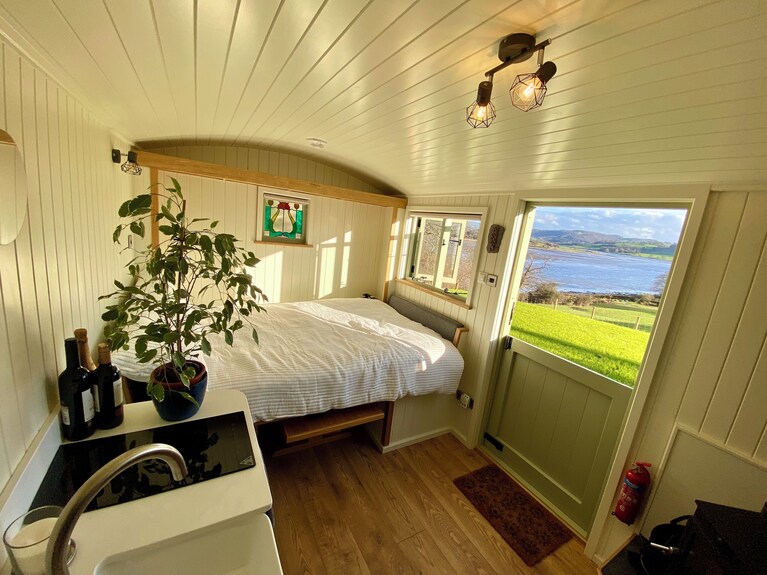 A Quiet And Cosy Shepherds Hut, With Wood Burning Fire With Scenic Views - Conwy