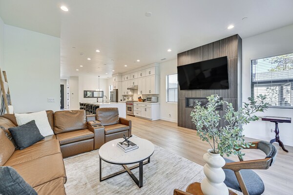 Flagstaff Group Getaway W/ Game Room & Deck - Flagstaff, AZ