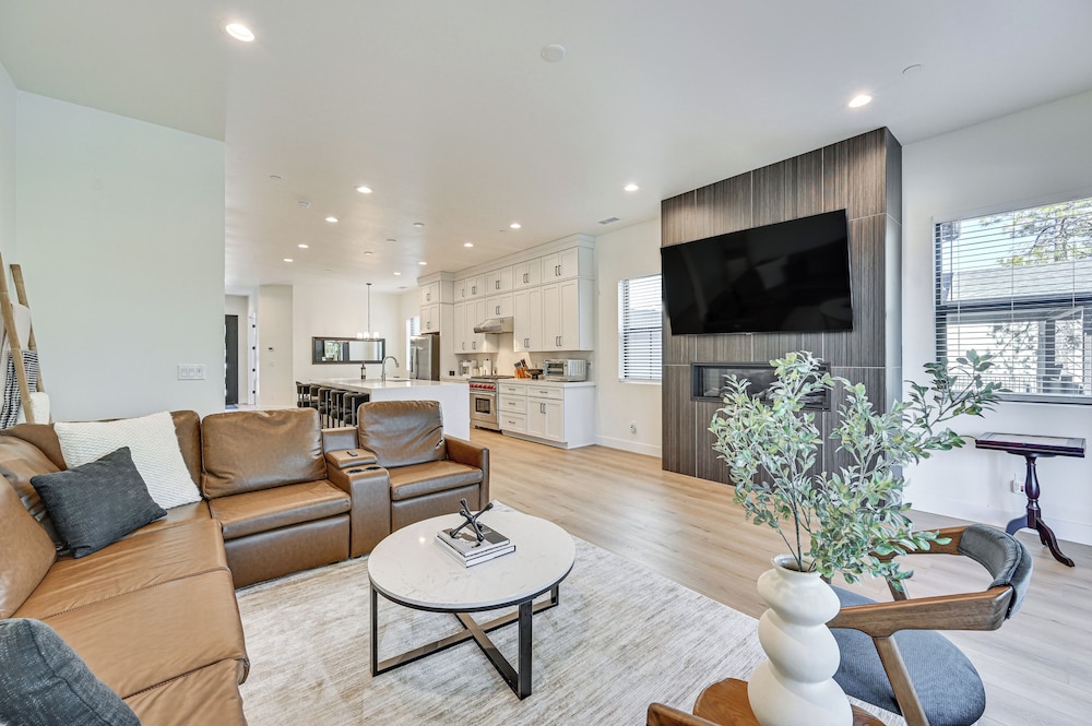 Flagstaff Group Getaway W/ Game Room & Deck - Flagstaff, AZ