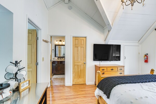 Serene Big Bear Retreat W/ Hot Tub + Game Room! - Big Bear, CA