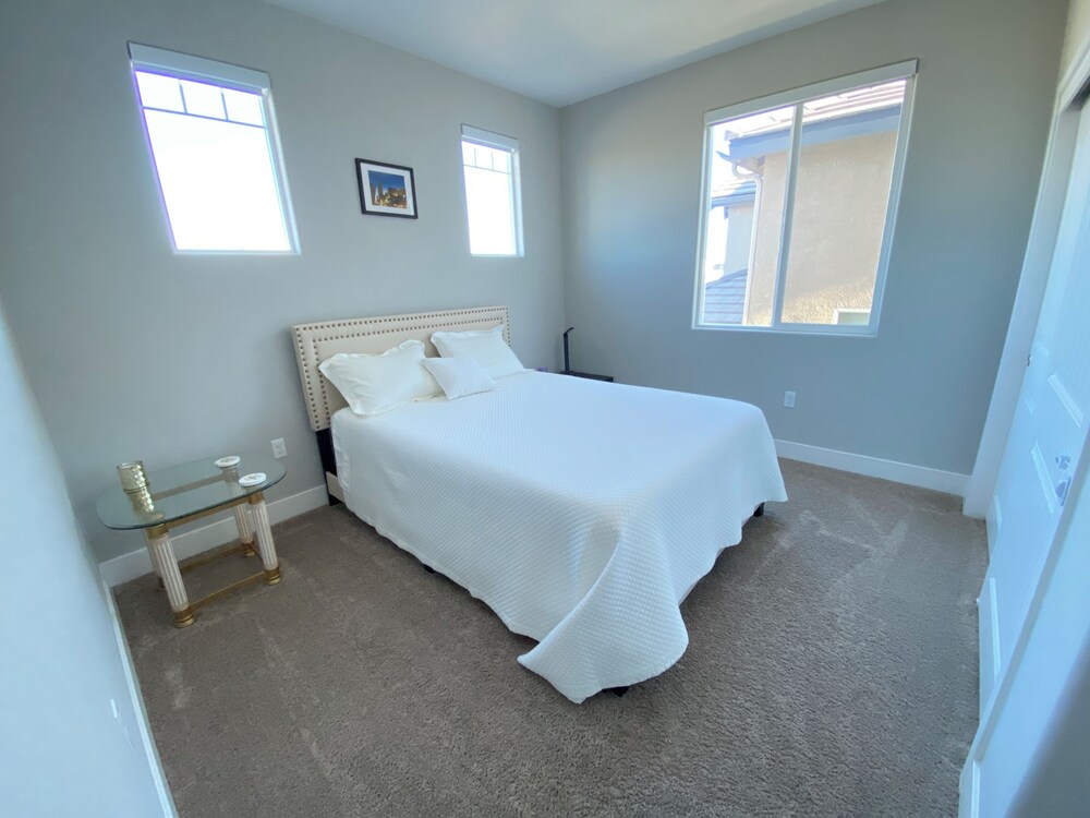 Beautiful 4 Bedroom Home With Gated Backyard Patio: Ripon - Ripon, CA