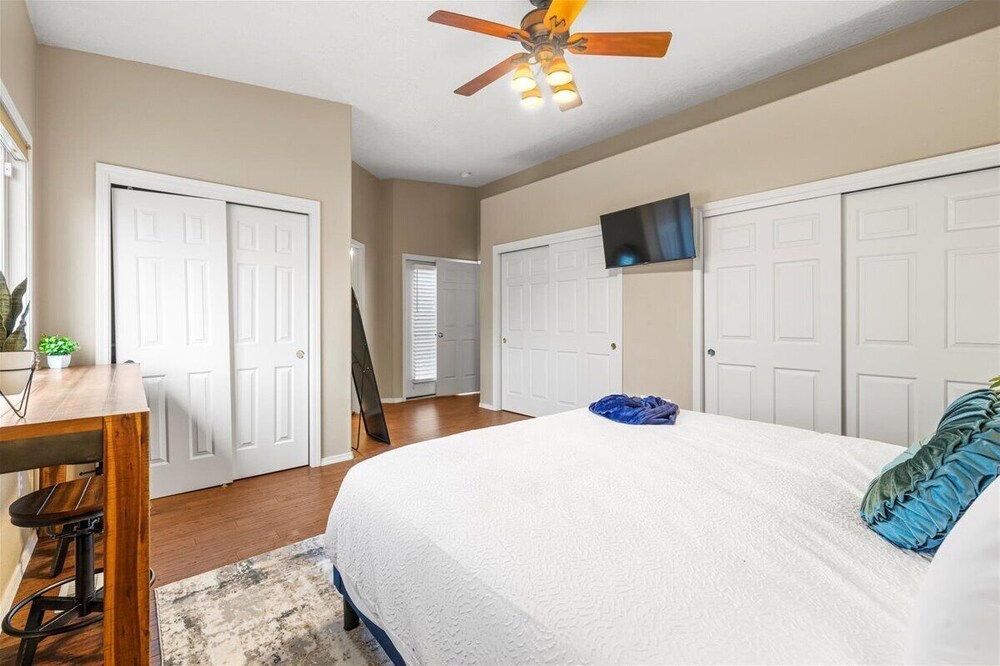 Ping Pong-1600ft²-backyard-king-parking-600mbps - Boise