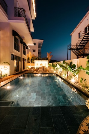 Piscina exterior sazonal 