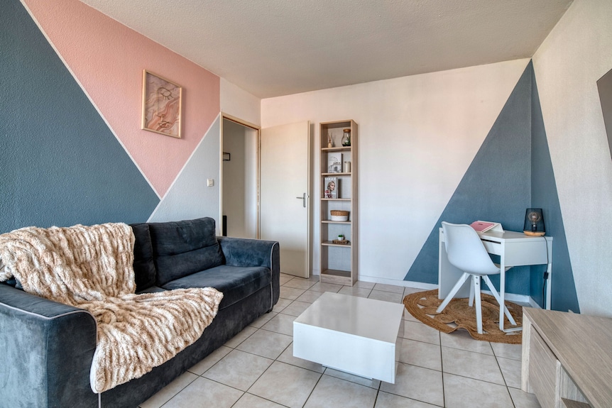 Holiday Apartment "Spacieux Proche Aéroport Et Airbus" With Shared Heated Pool & Wi-fi - Toulouse-Blagnac Airport (TLS)