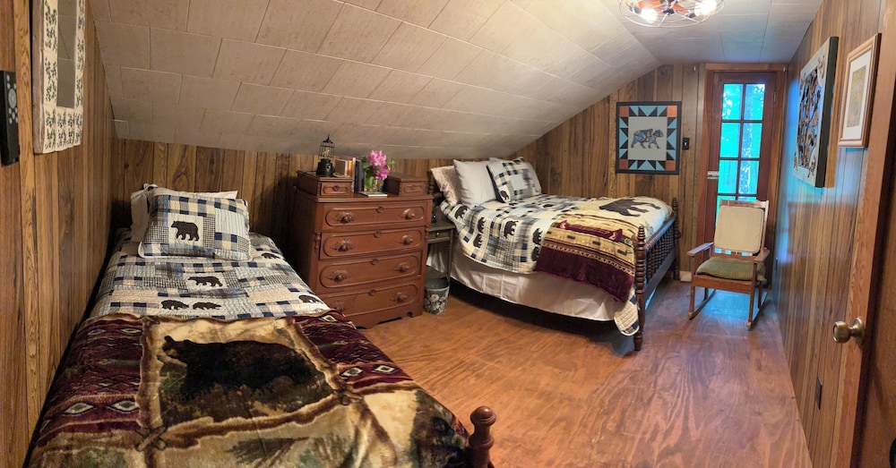 Hygge Hideaway -
Quiet Cabin On Top Of Mountain! Streams+trails - Roan Mountain, TN