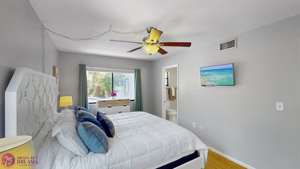 Beach Rd, 300ft To Beach Access & 500ft To Siesta Key Village, 2bdr - Siesta Key, FL