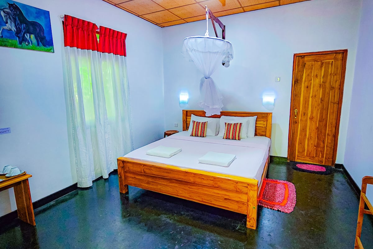 Quarto luxo | 1 quarto, escrivaninha, Wi-Fi de cortesia