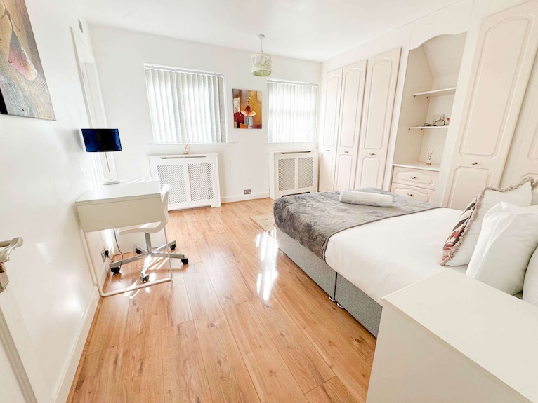 Zen 8-bedroom Den In Edgbaston - Staffordshire