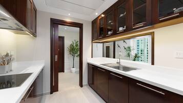 Apartamento | Cozinha privada | Toalhas de papel, mesas de jantar