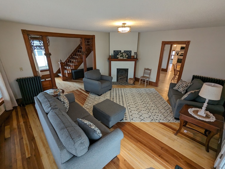 Charming 1887 Remodeled Victorian Home With Game Room - 孟買