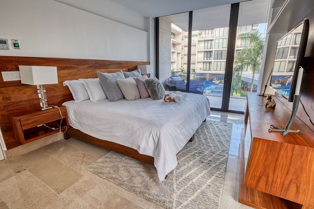 Spacious 3-bedroom Retreat With Modern Elegance And Resort-style Amenities - Playa del Carmen