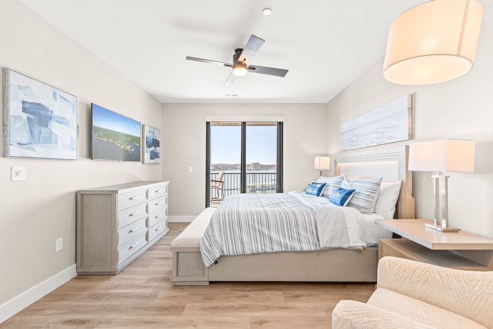 NEW Luxurious Lakeside Condo! Amazing Pool/View 4E - Village of Four ...