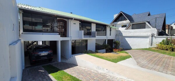 Altamira Apartsuites - Quito